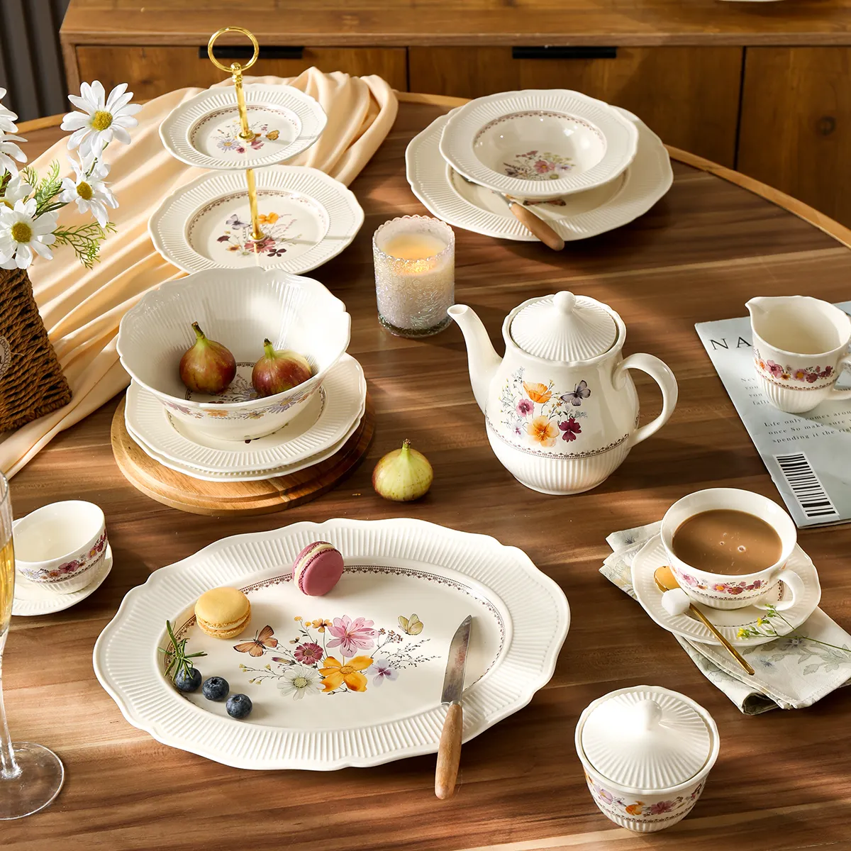 Floral Crockery Set Wholesale With Lifelike Butterfly Motifs